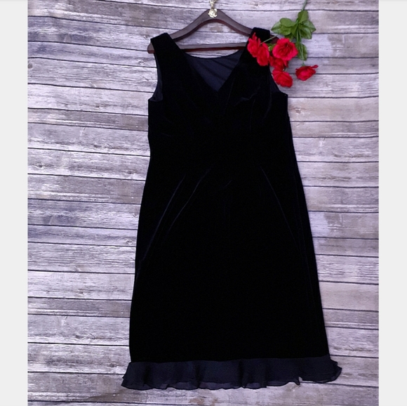 Donna Ricco | Dresses | Donna Ricco Black Velvet Evening Dress Ruffle ...